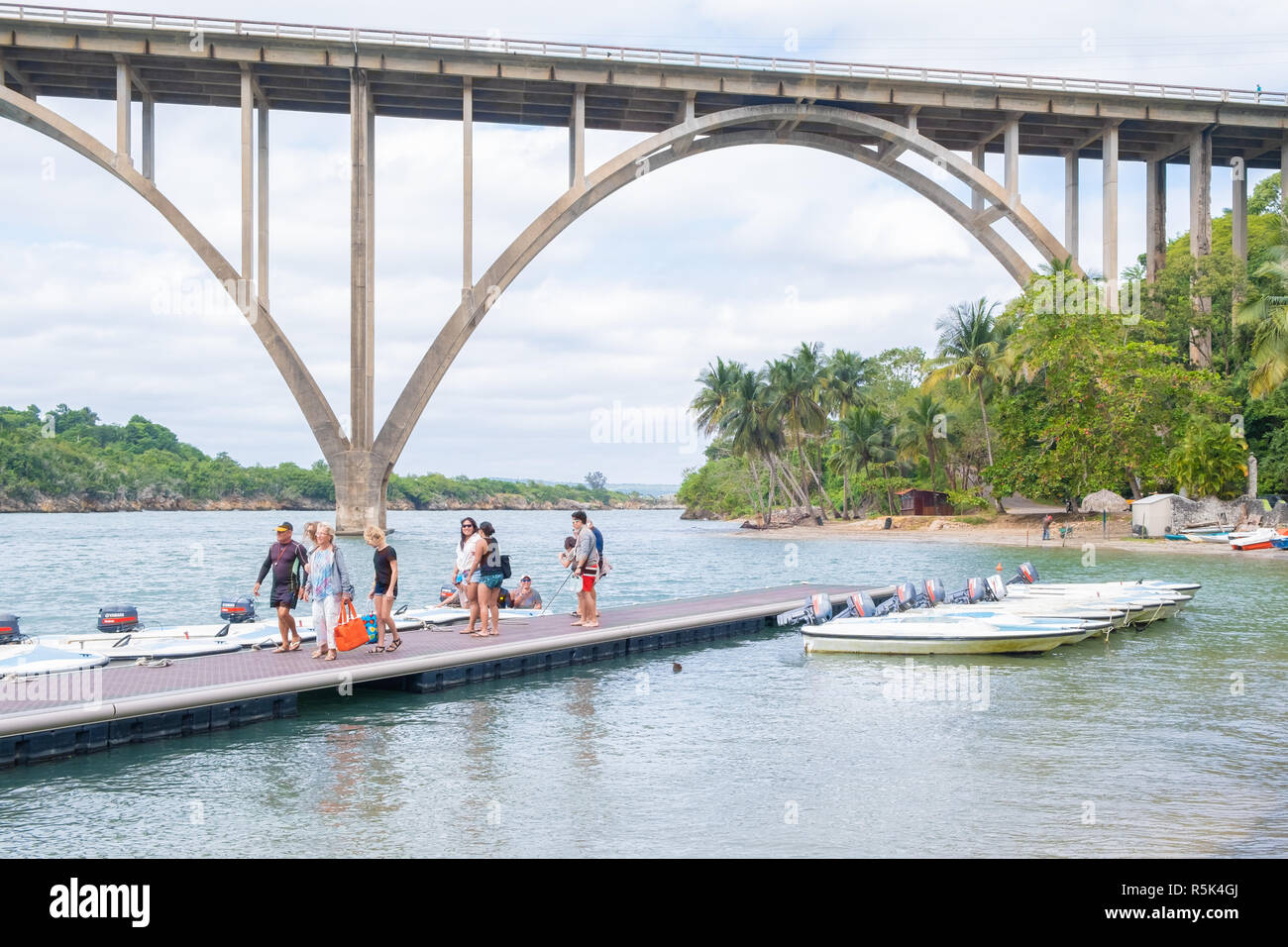 Cuban bridge hi-res stock photography and images - Alamy
