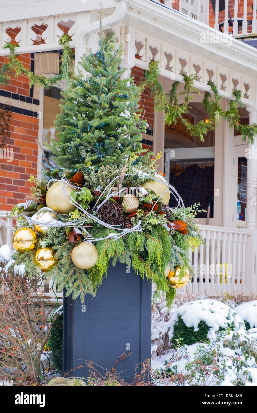 Victorian christmas tree decorations hi-res stock photography and ...