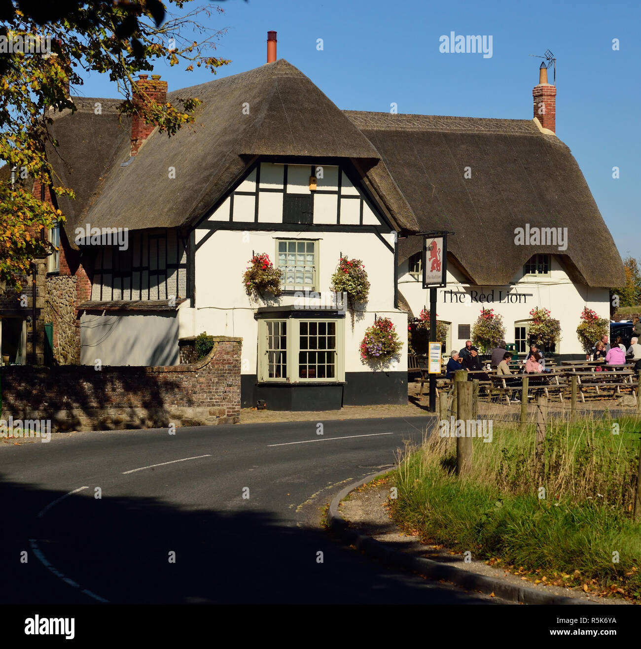Red lion inn avebury hi-res stock photography and images - Alamy