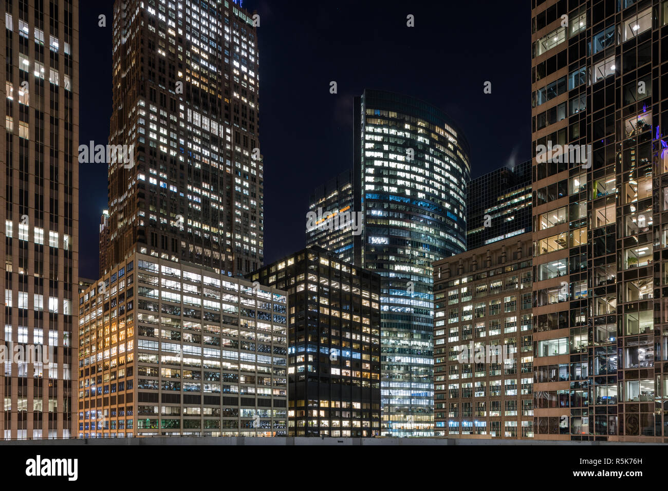 Buildings in downtown Chicago at night Stock Photo - Alamy