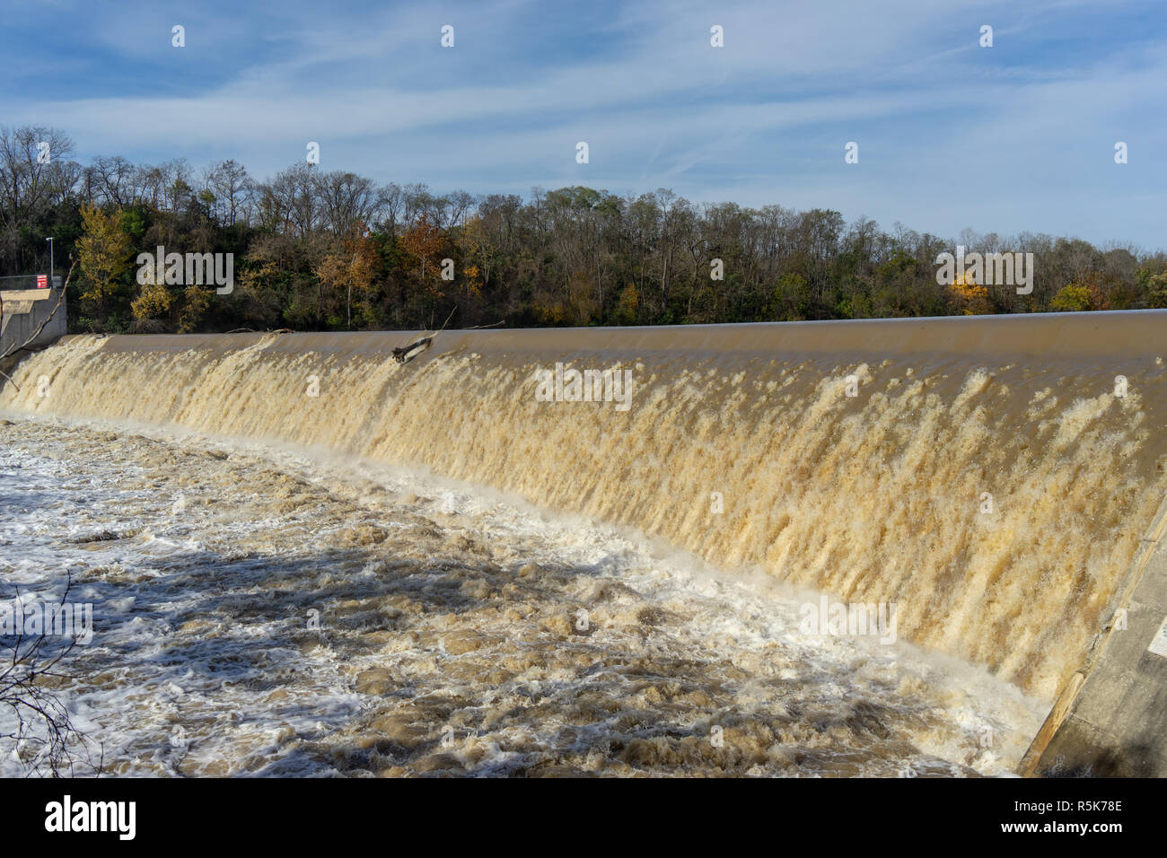 Hydroelectric waterfall dam flowing water Stock Photo - Alamy