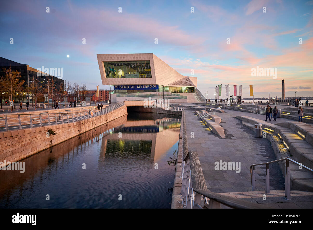 Liverpool waterfront gallery hi-res stock photography and images - Alamy