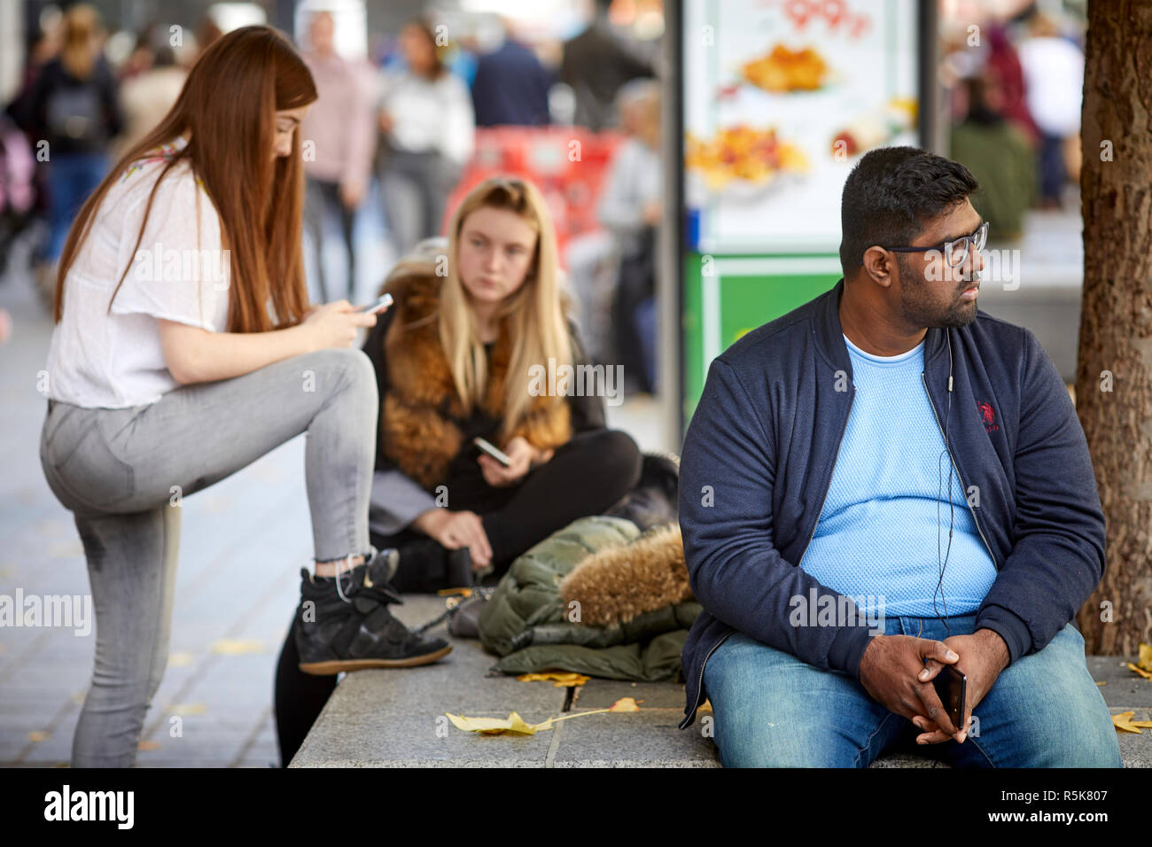 Teens shopping centre uk hi-res stock photography and images - Alamy