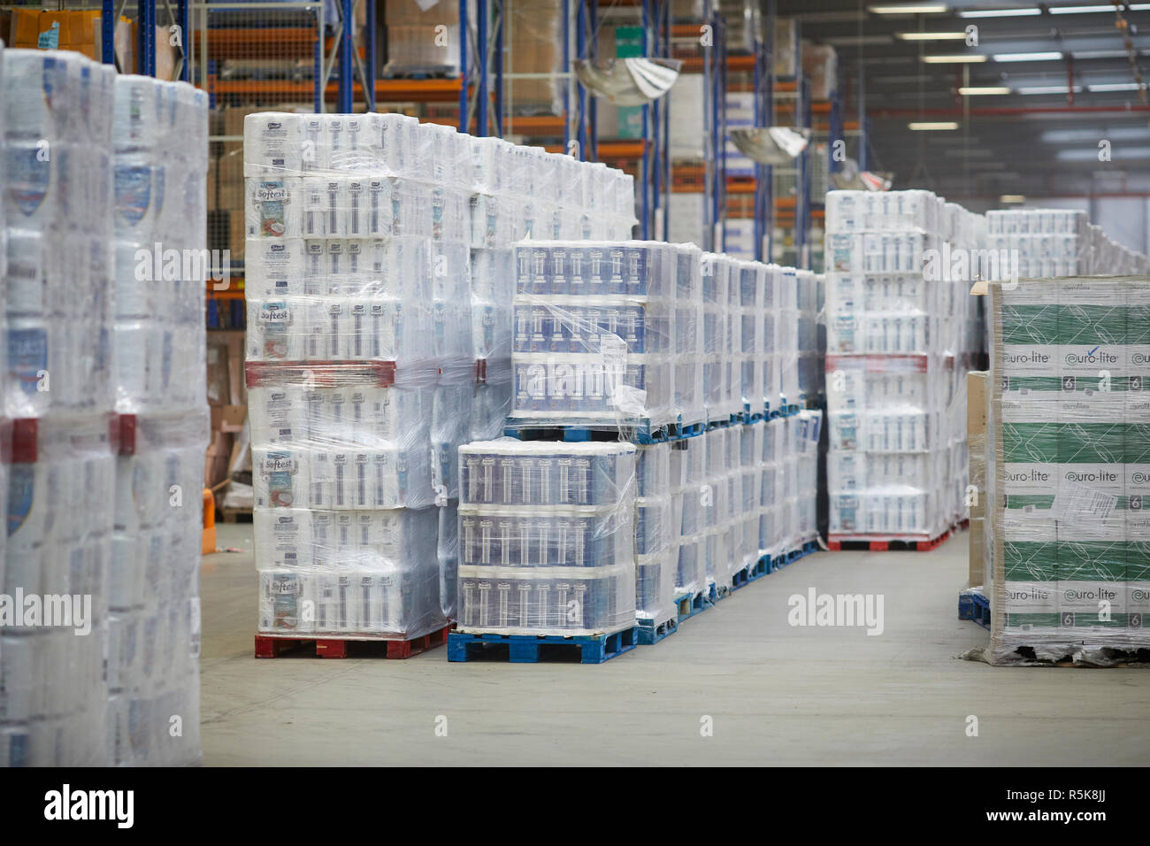 Warehouse racking hi-res stock photography and images - Alamy