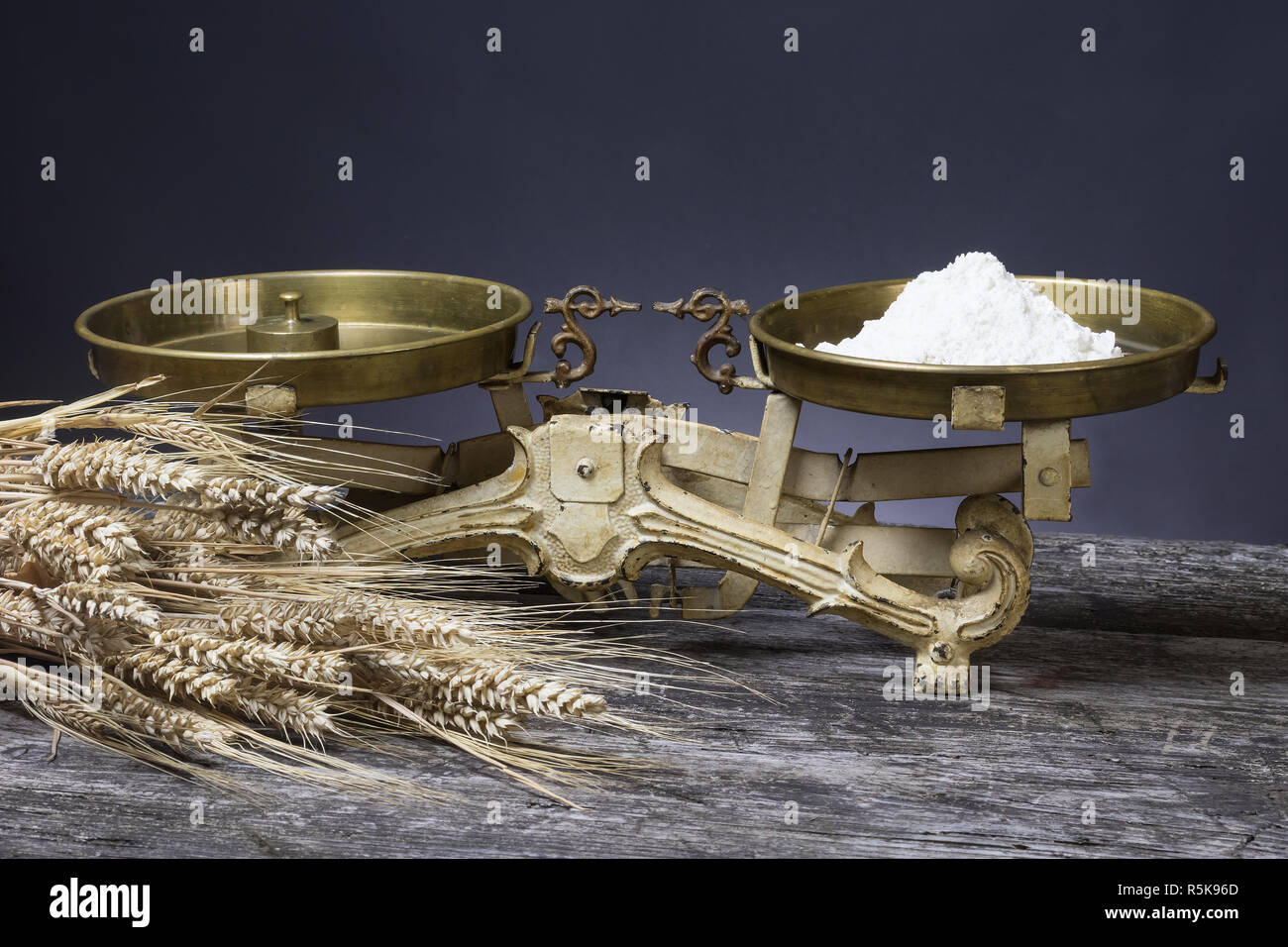 Vintage kitchen scales, flour and bundle of corn Stock Photo - Alamy