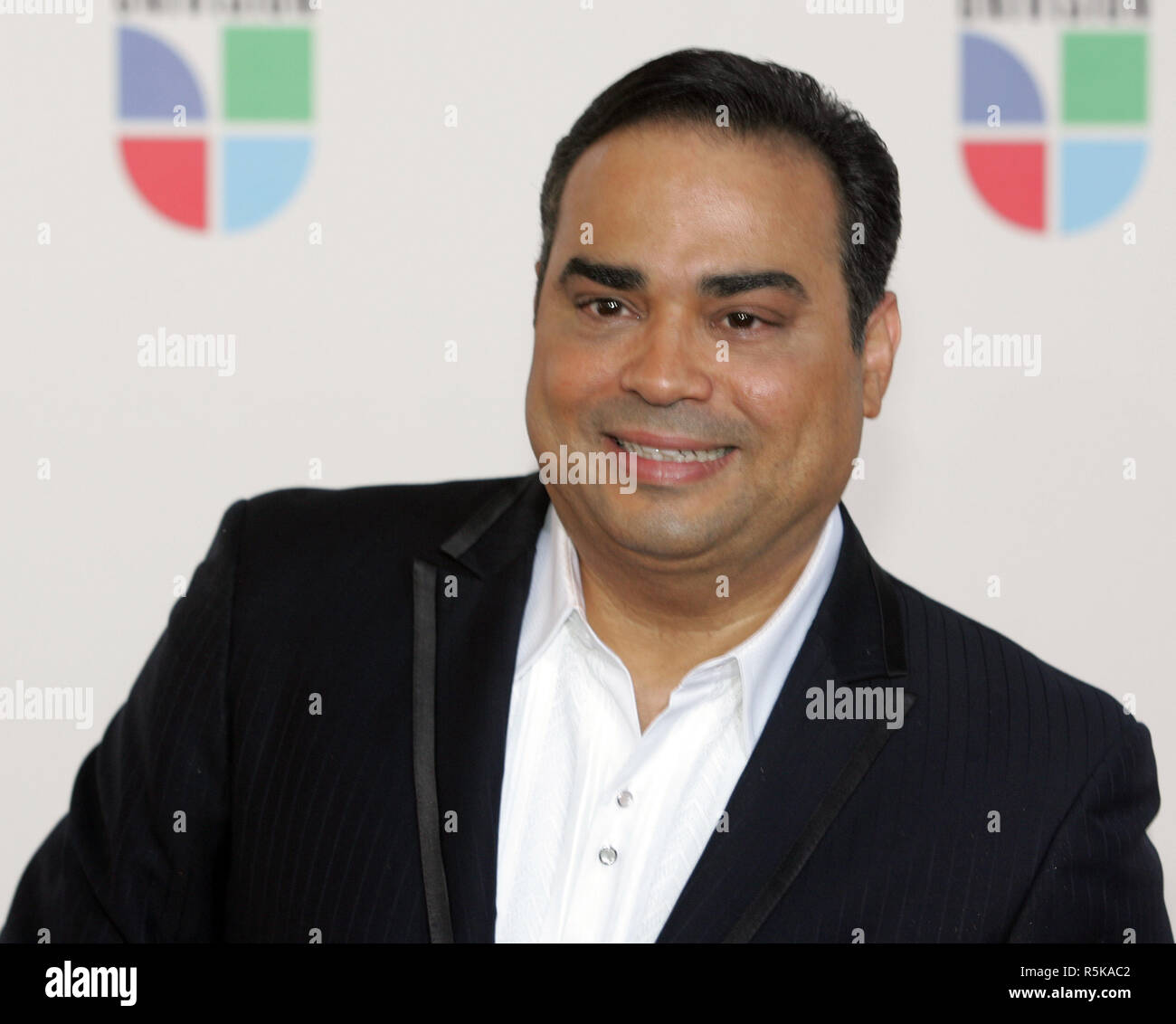 Gilberto Santa Rosa arrives for the 2009 Premio Lo Nuestro award show ...
