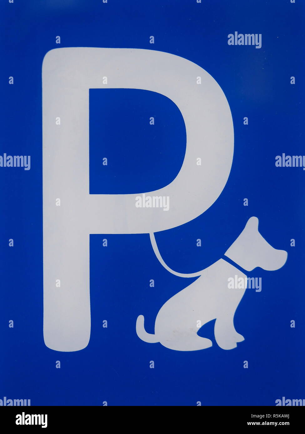 Dog parking sign hi-res stock photography and images - Alamy