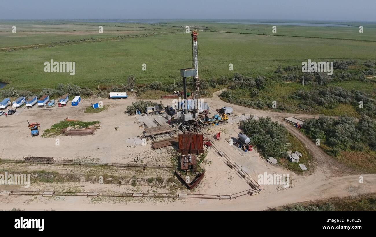 Oil rig elevator hi-res stock photography and images - Alamy
