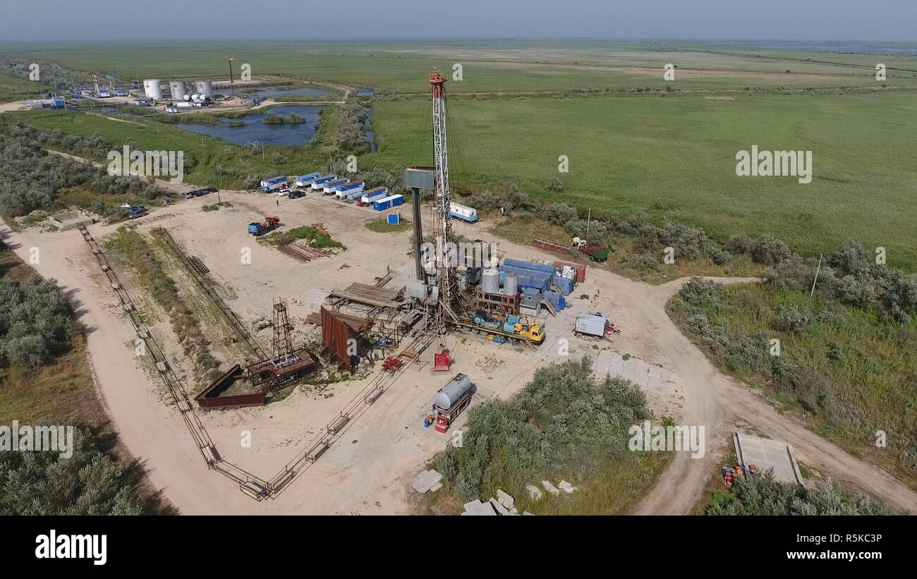 Oil well repair hi-res stock photography and images - Alamy