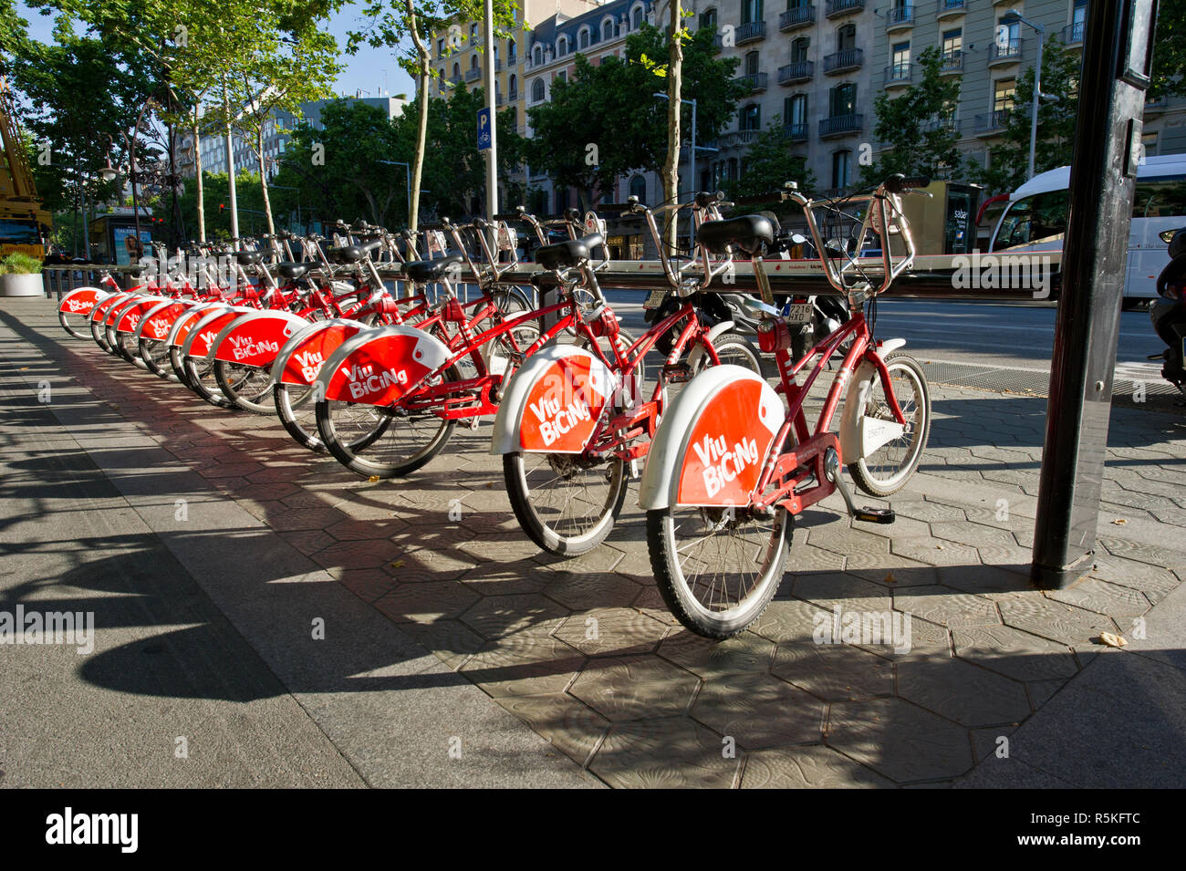 Barcelona rental bikes hi-res stock photography and images - Alamy