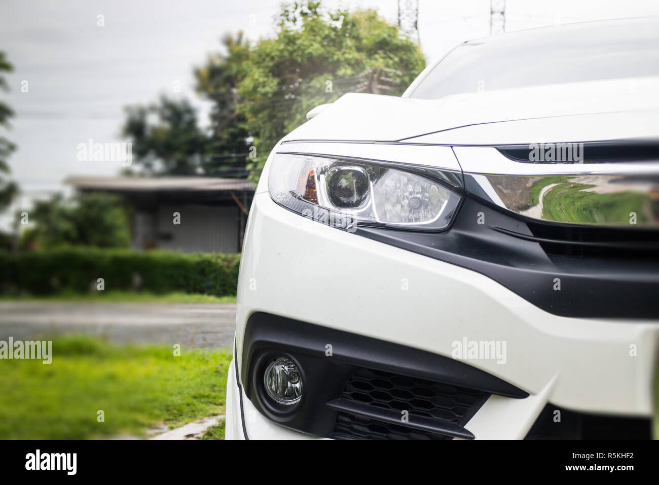 Mirror side of white modern car Stock Photo - Alamy