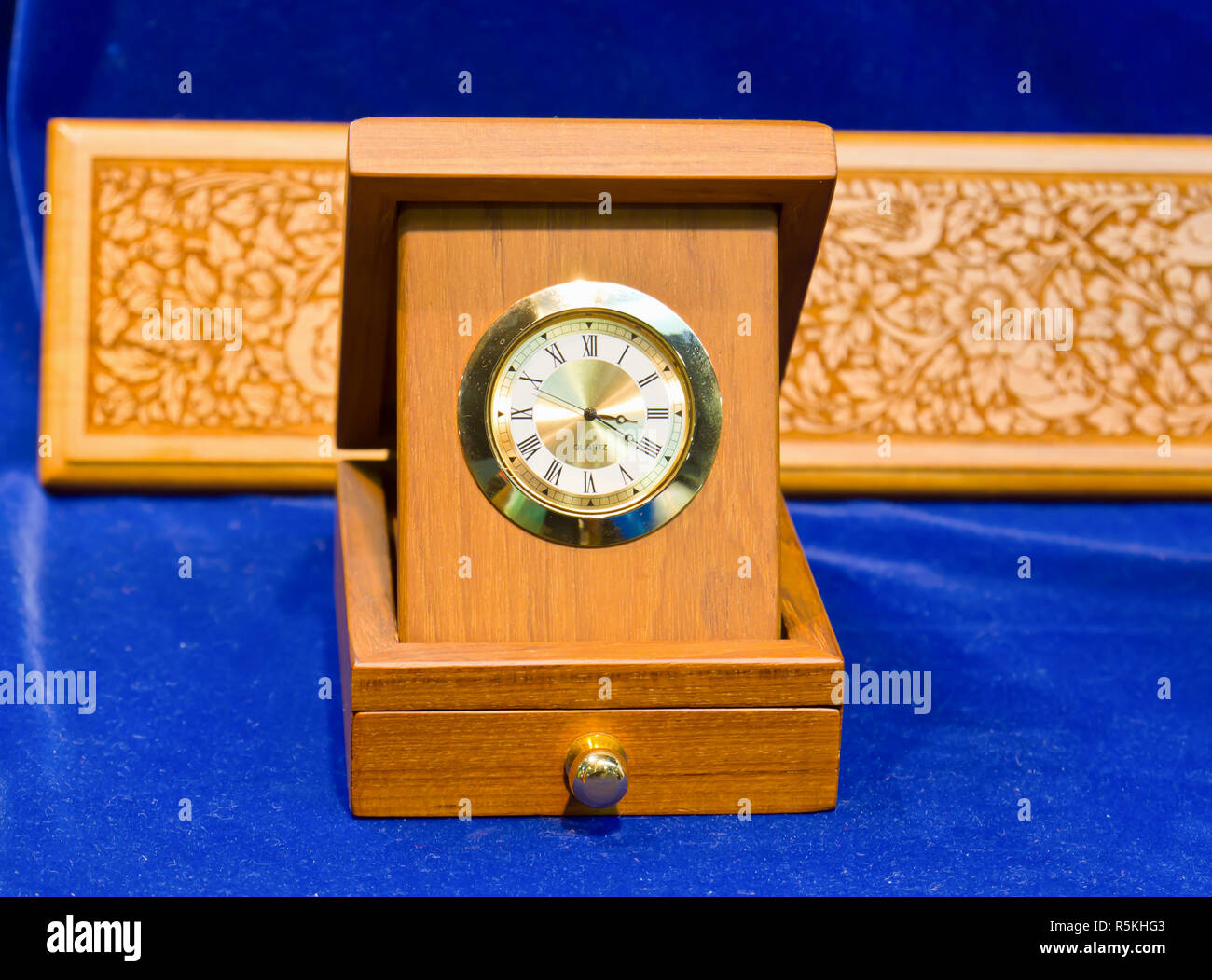 Clock face painting hi-res stock photography and images - Alamy