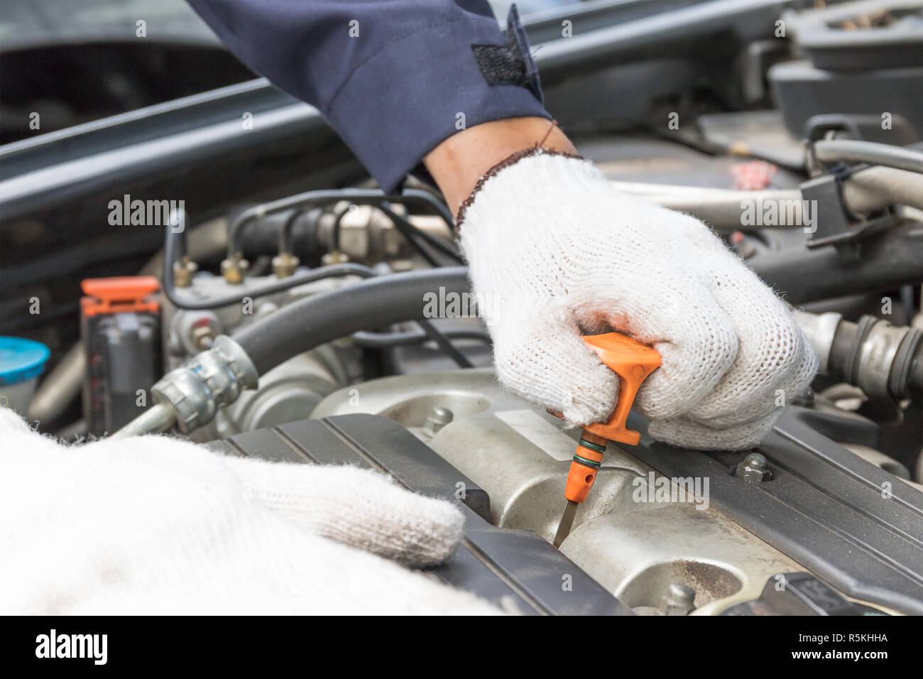 Auto mechanic check engine car Stock Photo - Alamy