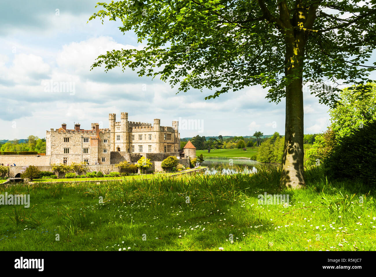 Leeds castle foundation hi-res stock photography and images - Alamy