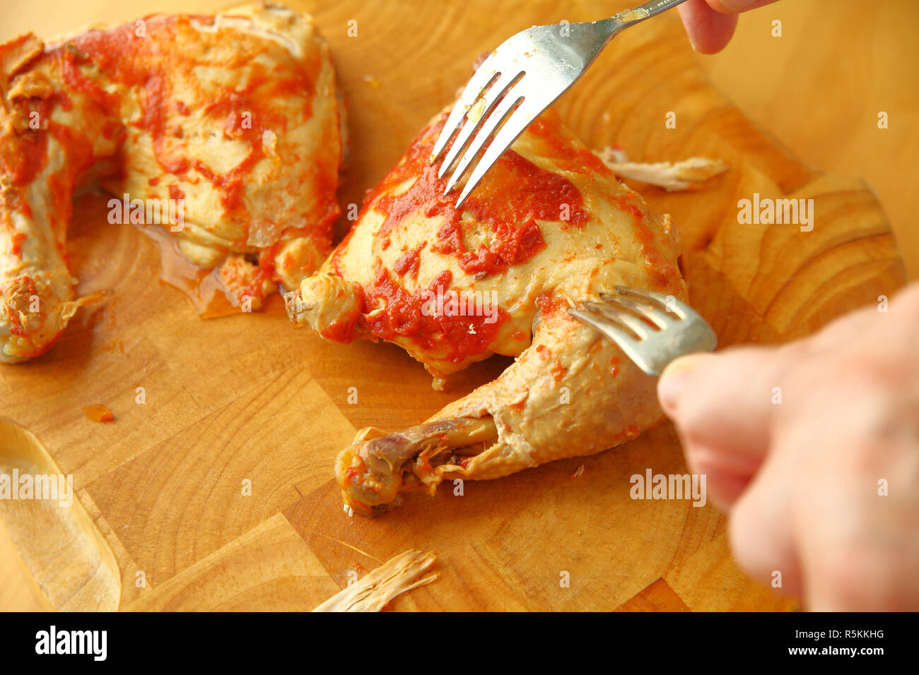 Preparing pulled chicken Stock Photo - Alamy