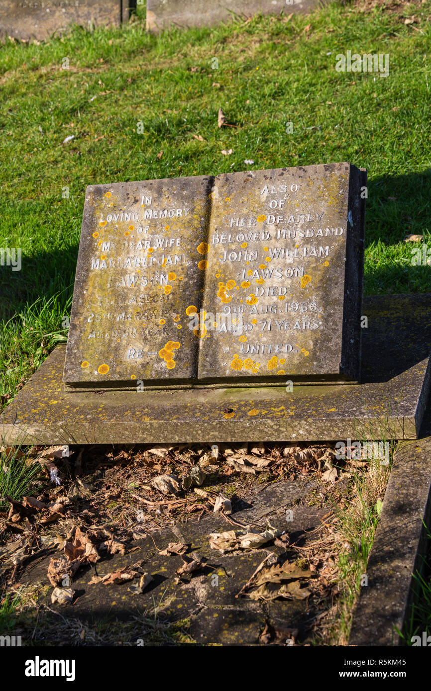 Old tomb hi-res stock photography and images - Alamy