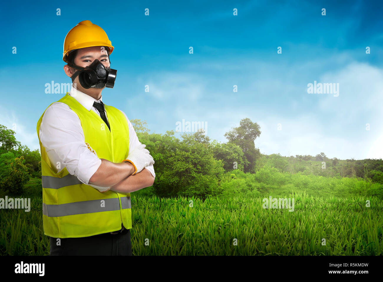 Asian wear safety vest helmet hi-res stock photography and images - Alamy