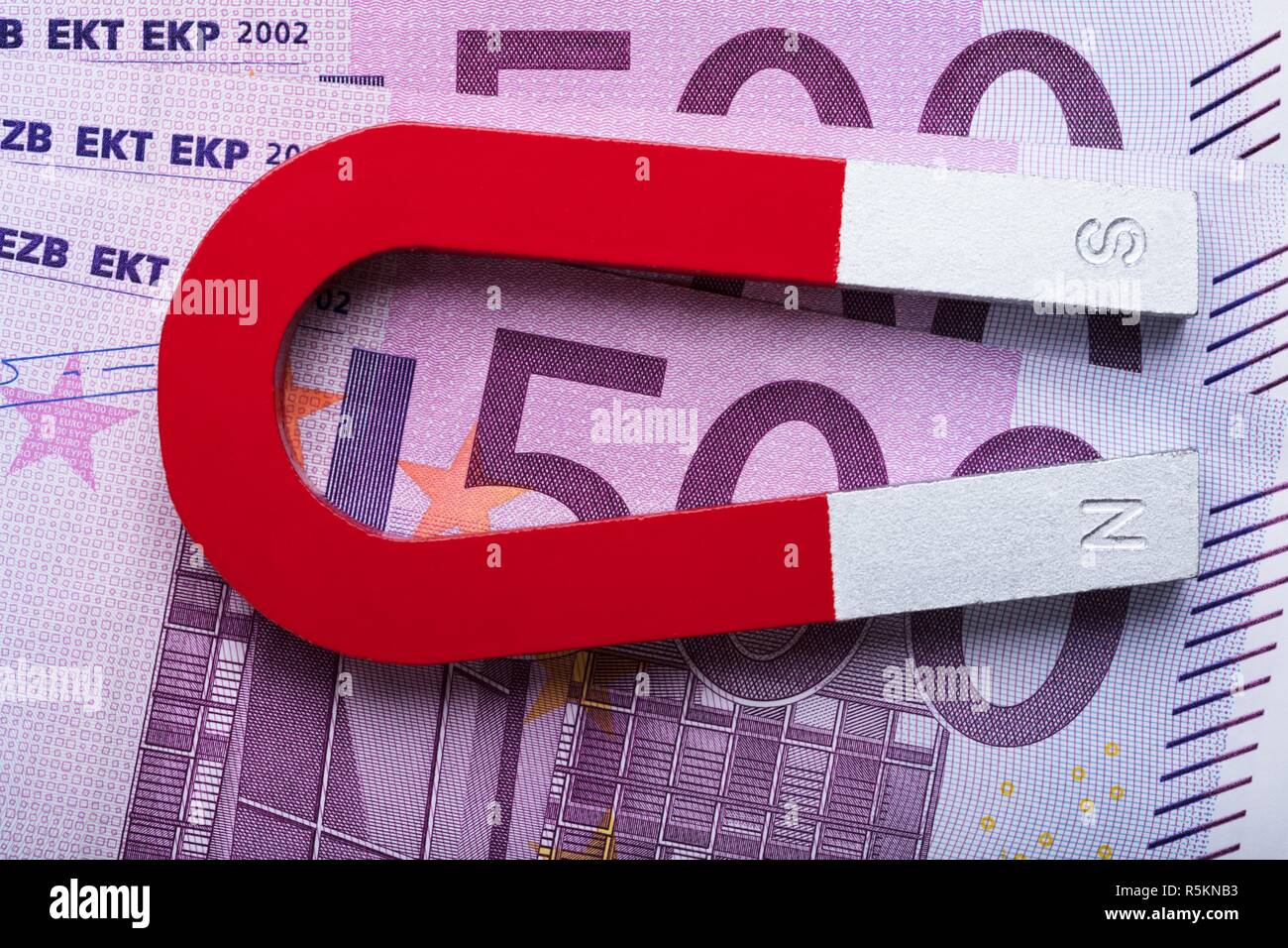 Magnet and attract and metal hi-res stock photography and images - Alamy