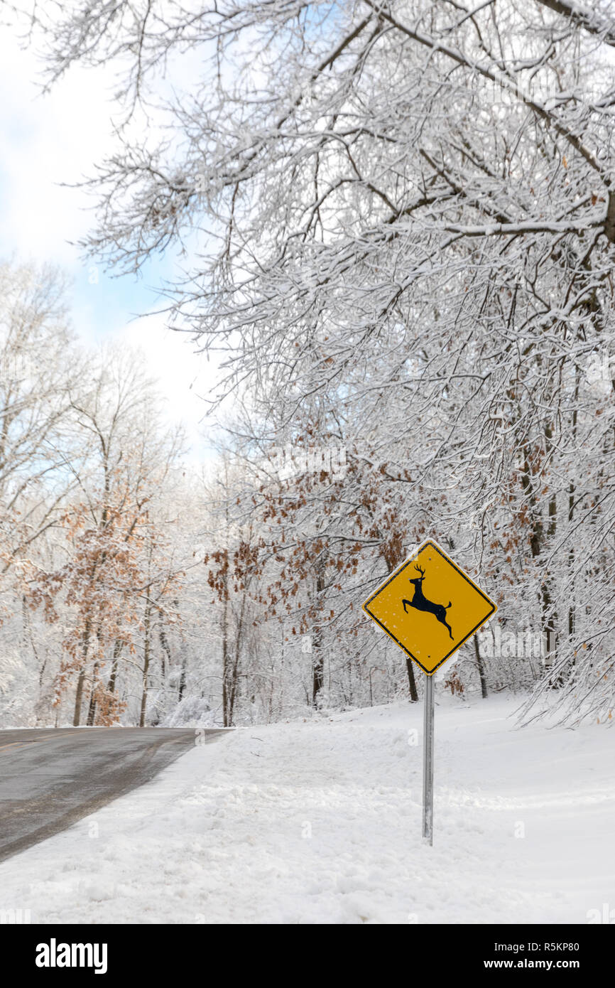 Deer crossing warning sign hi-res stock photography and images - Alamy