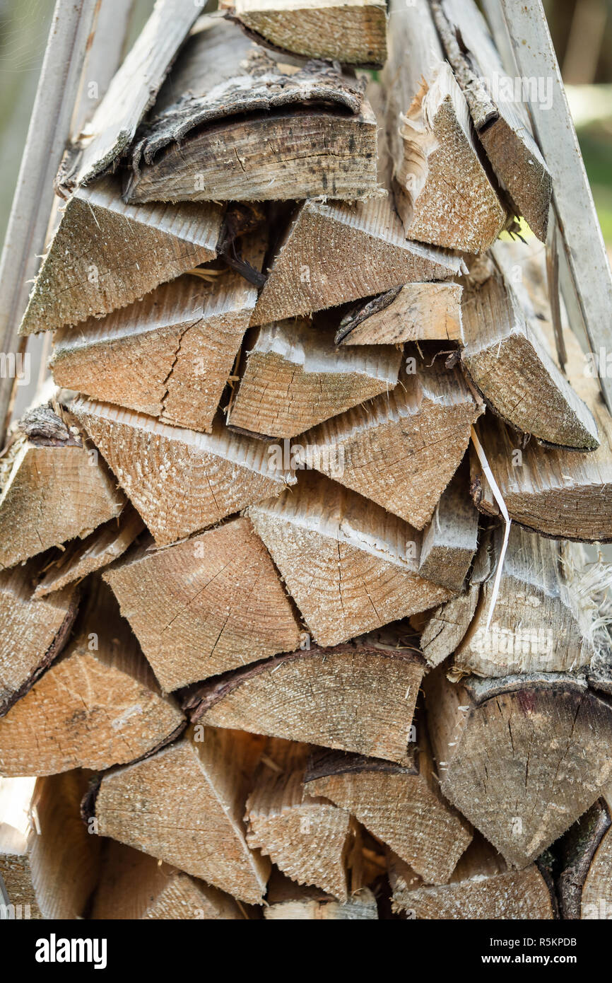 Single log of wood hi-res stock photography and images - Alamy