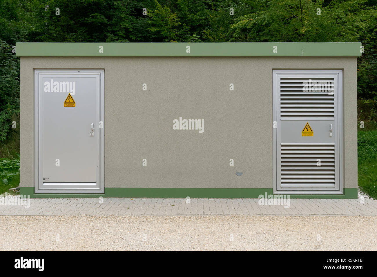 Electric power transformation station hi-res stock photography and ...