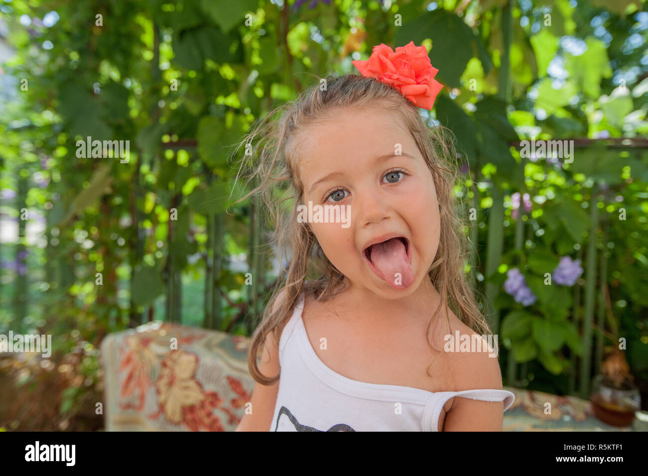 happy little girl summer portrait Stock Photo - Alamy