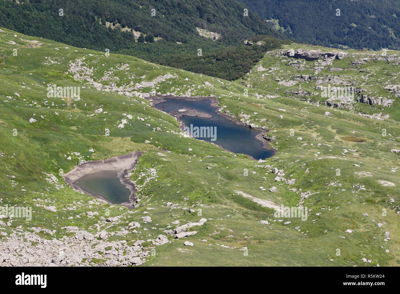 Mountain lake landscape. Tuscan Appennini, Italy Stock Photo - Alamy