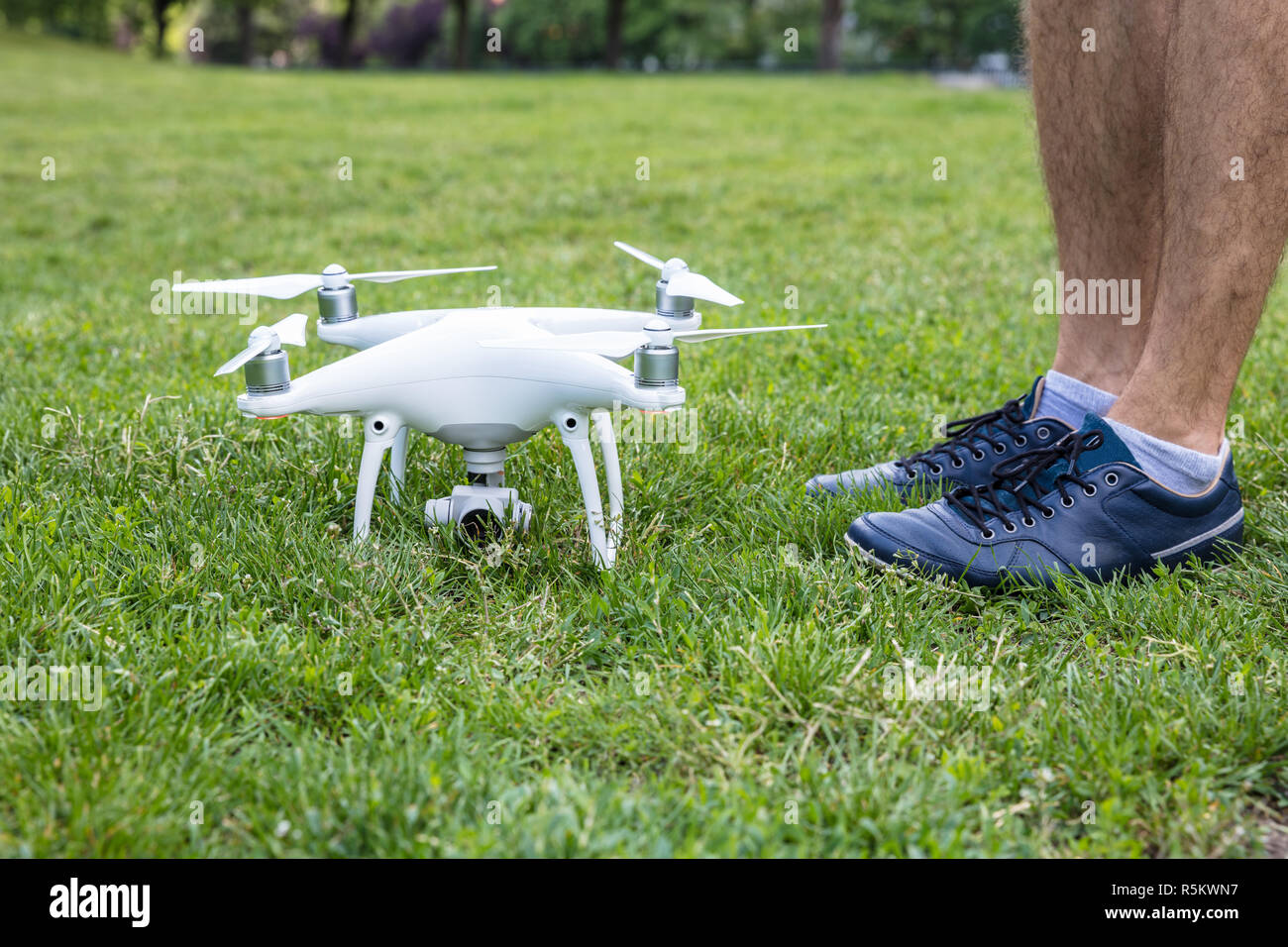 Man standing on helicopter hi-res stock photography and images - Alamy
