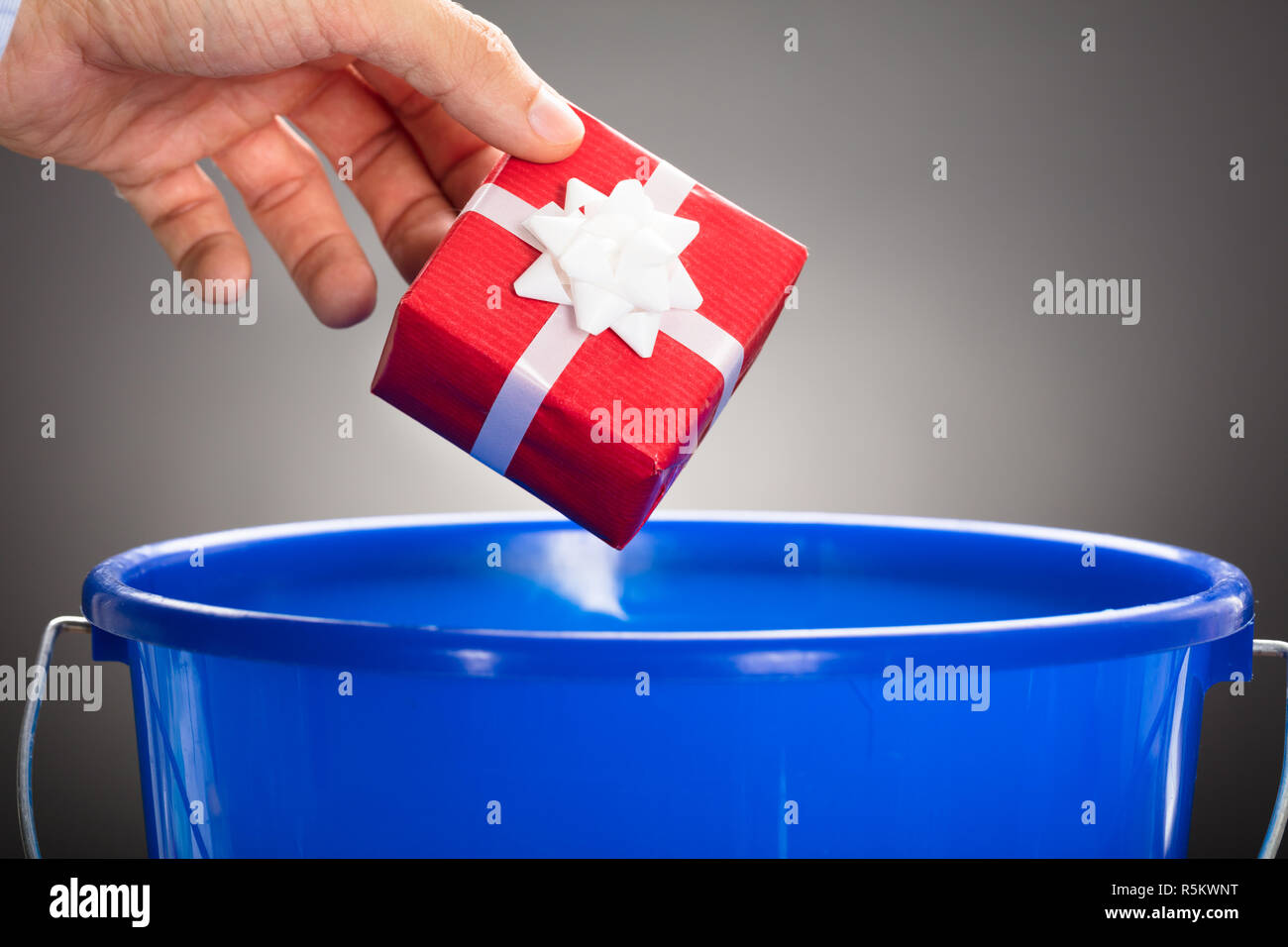 Scrap bucket horizontal hi-res stock photography and images - Alamy