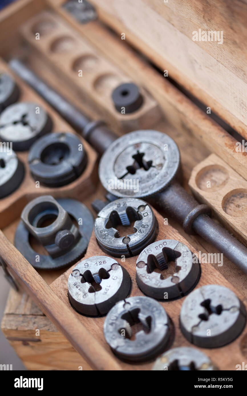 Stall garage hi-res stock photography and images - Alamy