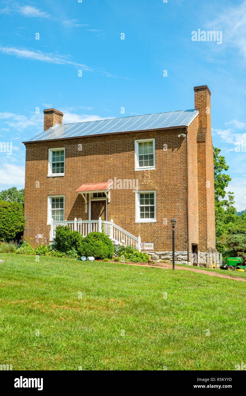 Orginial structure known as the Slave Quarters, Maple Hall, 3111 North ...