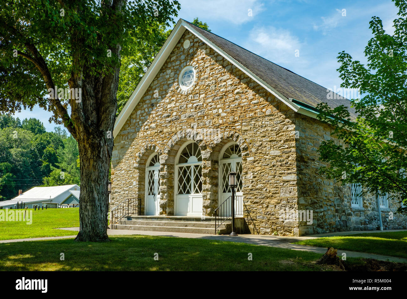 Timber ridge church hi-res stock photography and images - Alamy