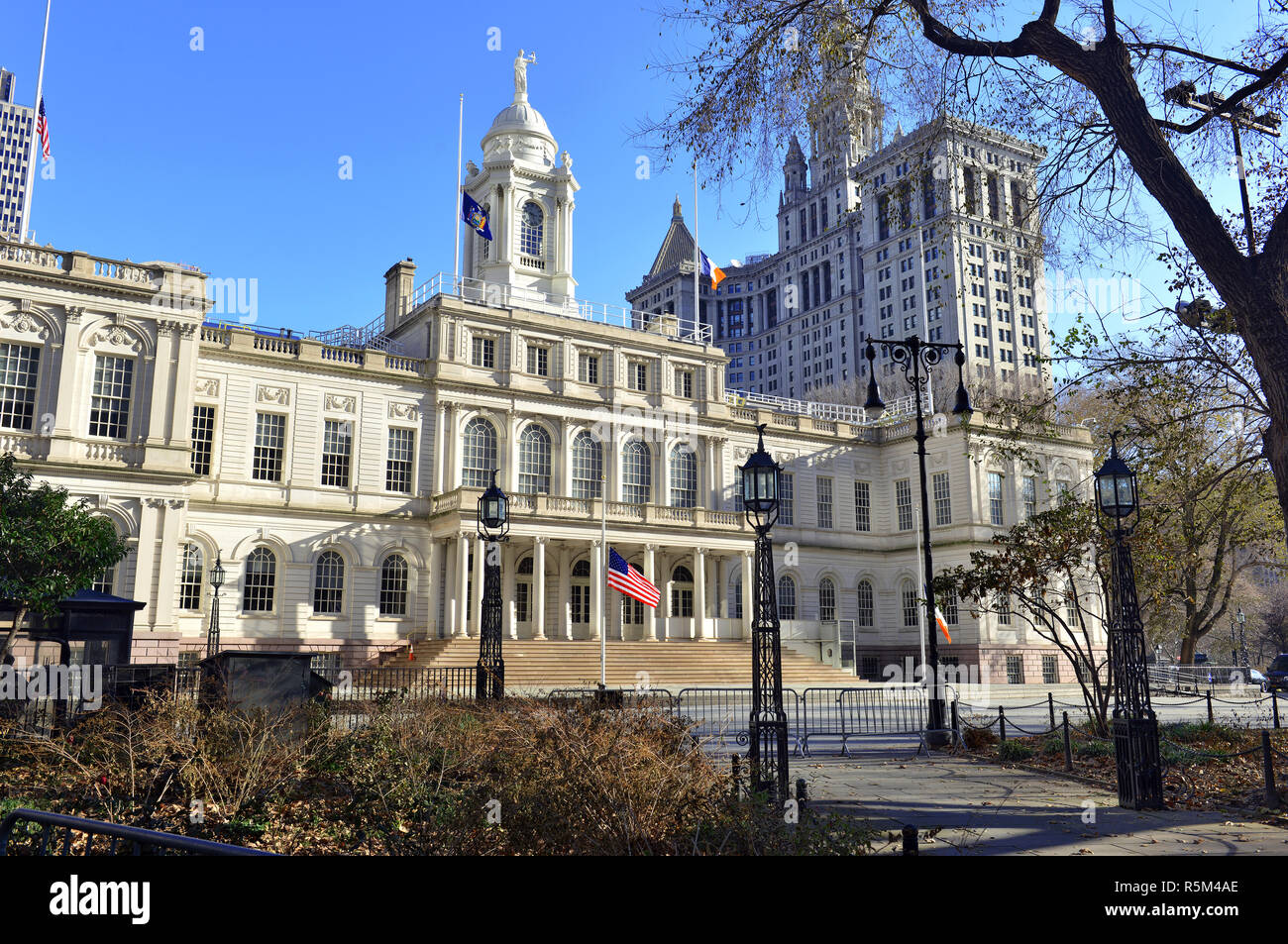 City hall park in manhattan hi-res stock photography and images - Alamy
