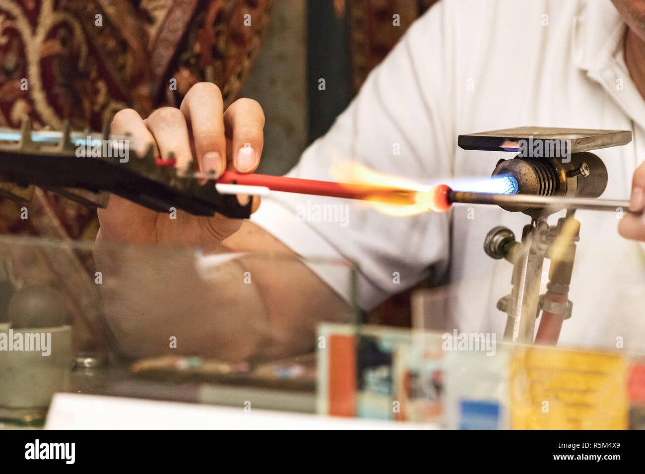 Man making glass art hi-res stock photography and images - Alamy