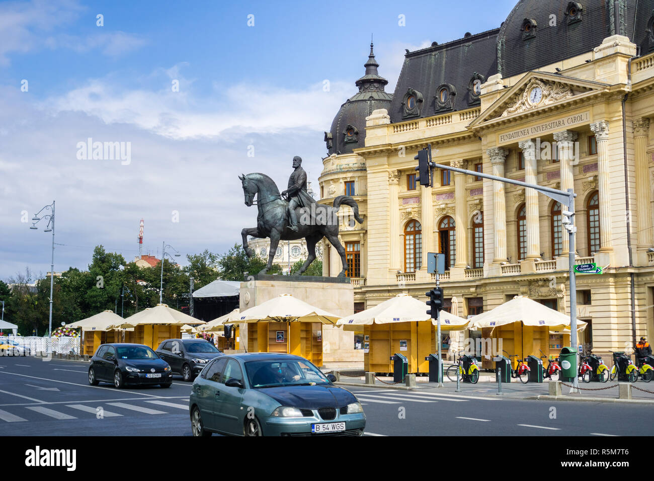 Bucharest statue hi-res stock photography and images - Alamy