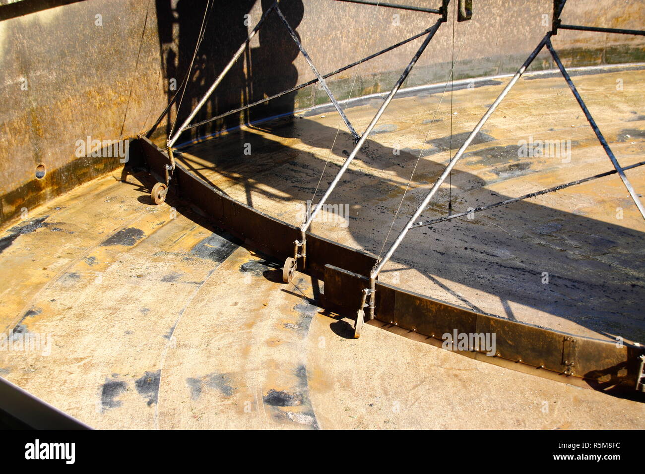 view into a secondary clarifier in a sewage treatment plant Stock Photo ...