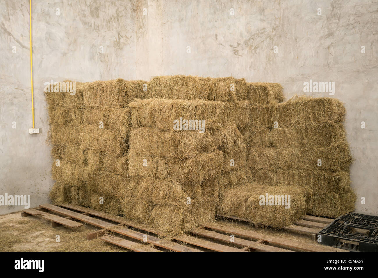 Inside barn hay hi-res stock photography and images - Alamy