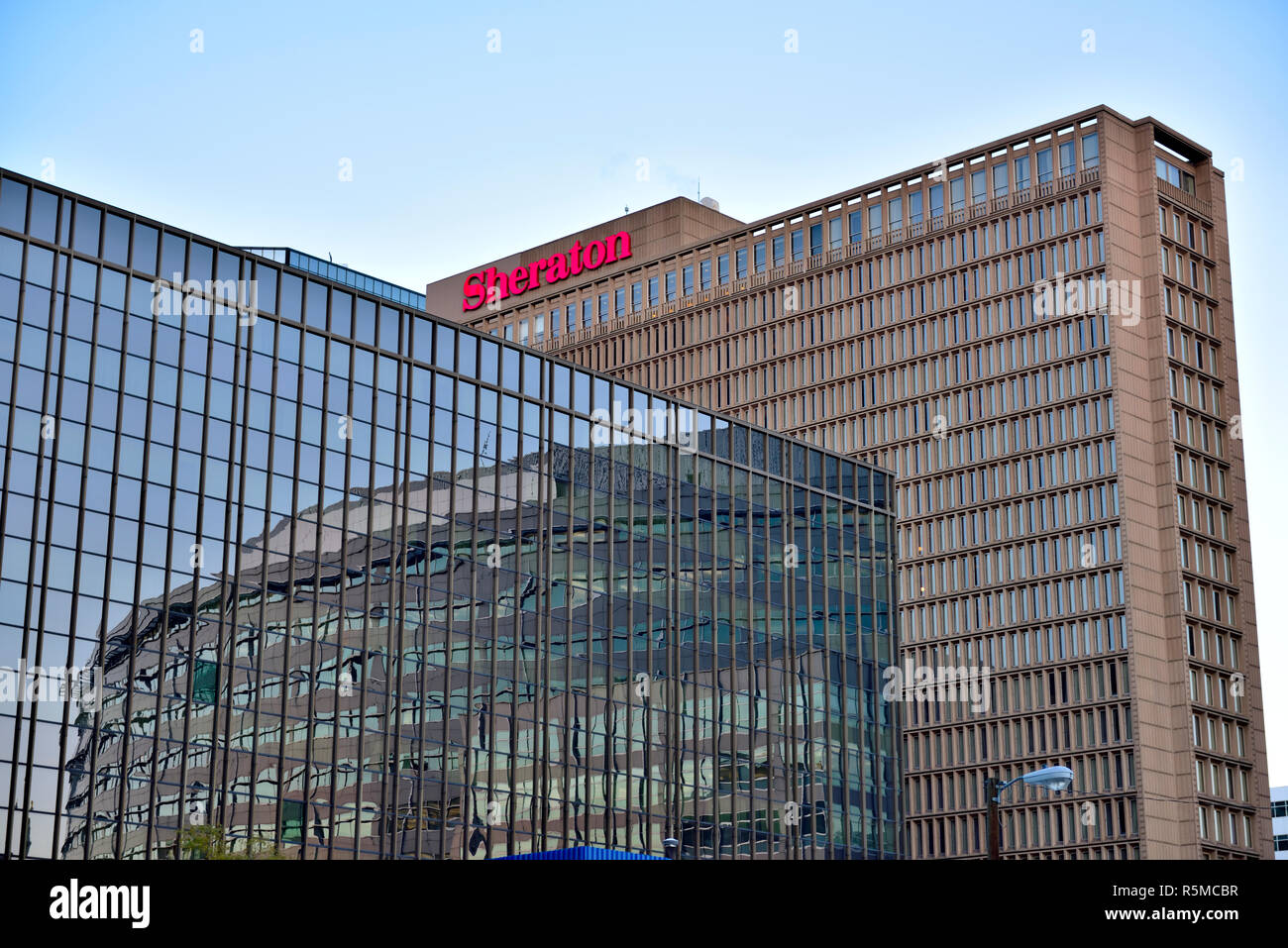 High rise building, Sheraton Denver Downtown hotel with reflections in ...