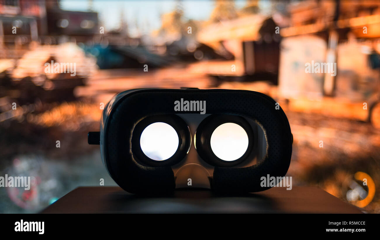 Navy virtual reality experience hi-res stock photography and images - Alamy
