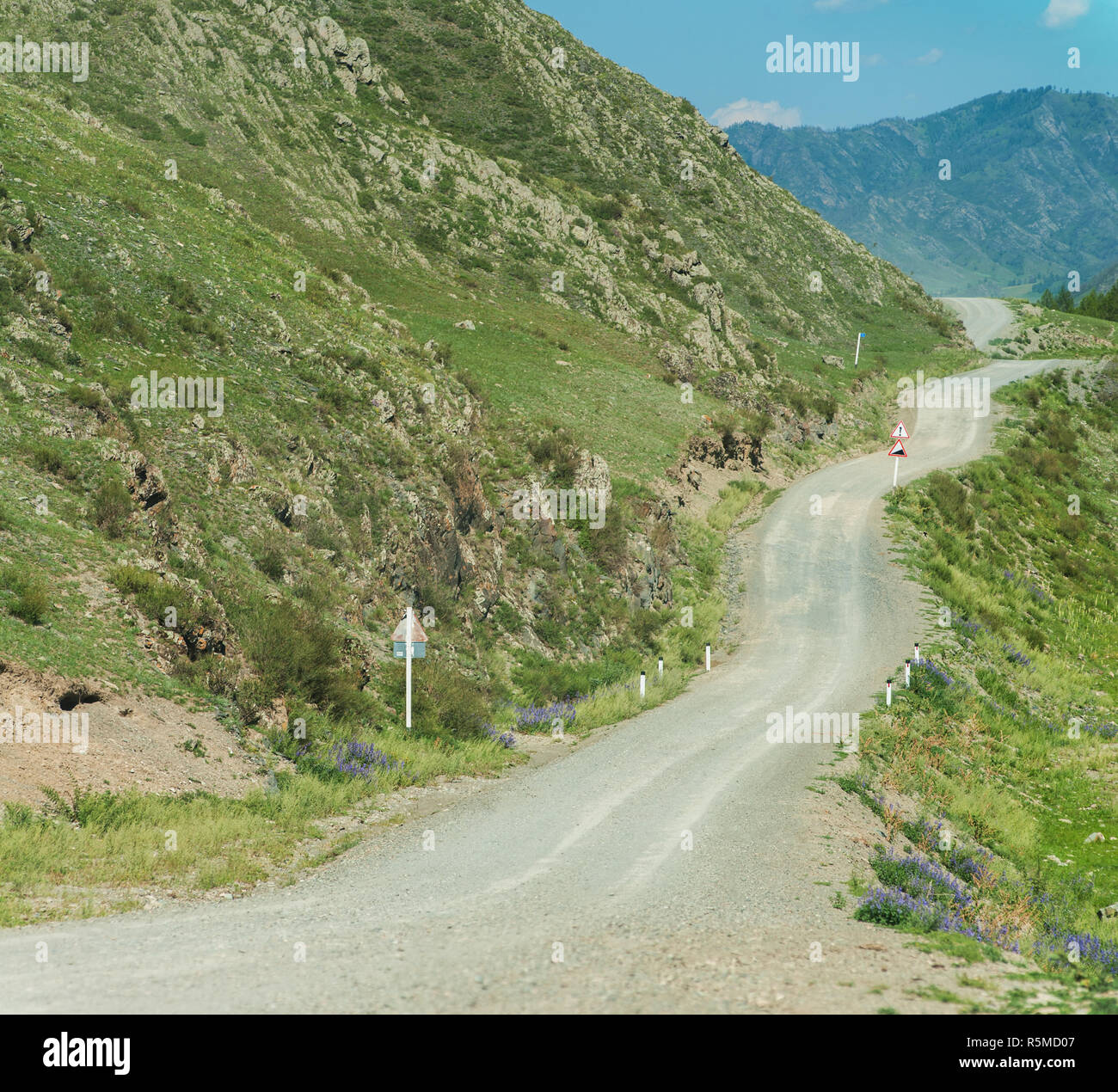 Extreme road in mountains Stock Photo - Alamy