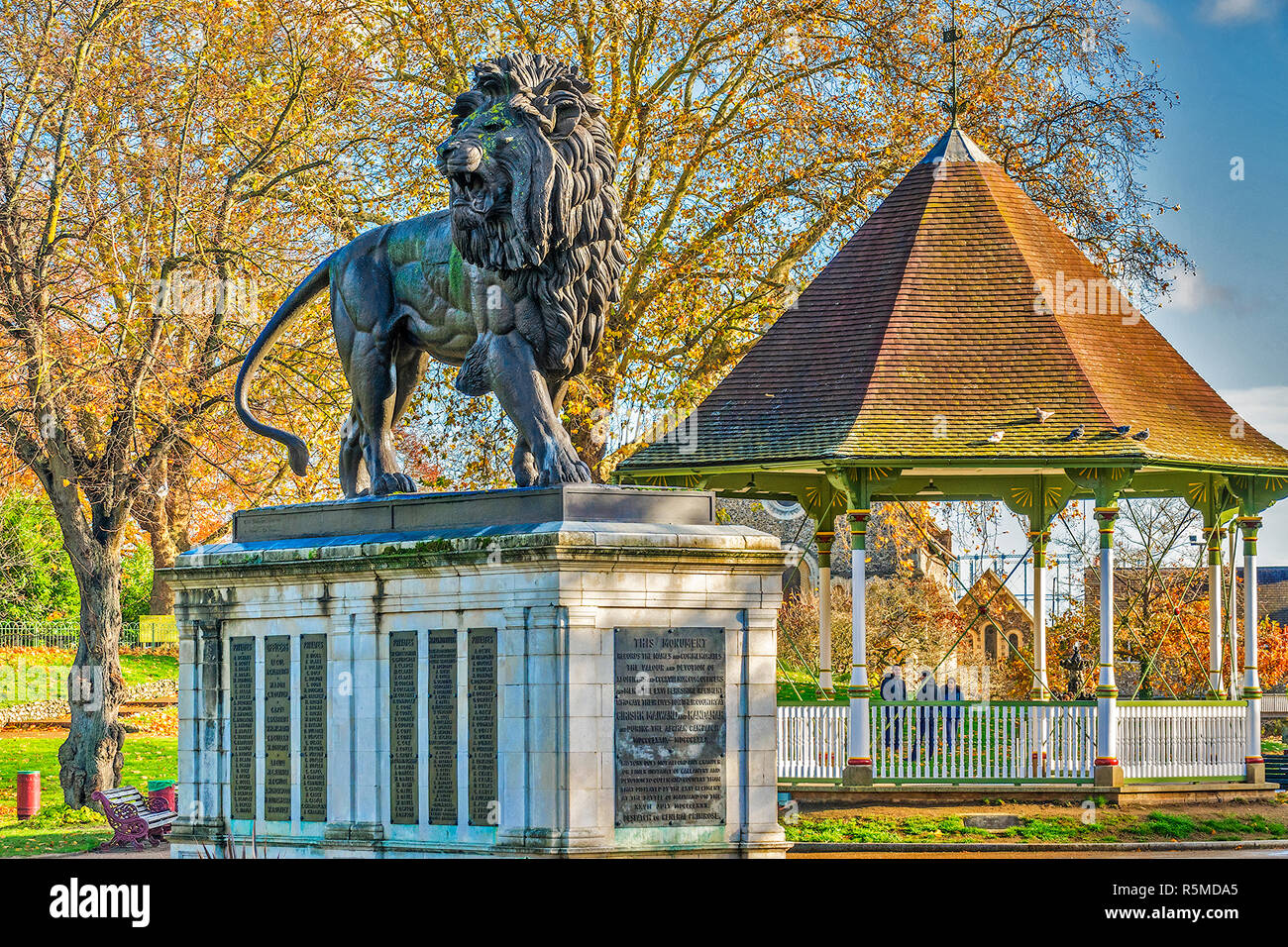 Lion Statue In Forbury Gardens, Reading, Berks Stock Photo - Alamy