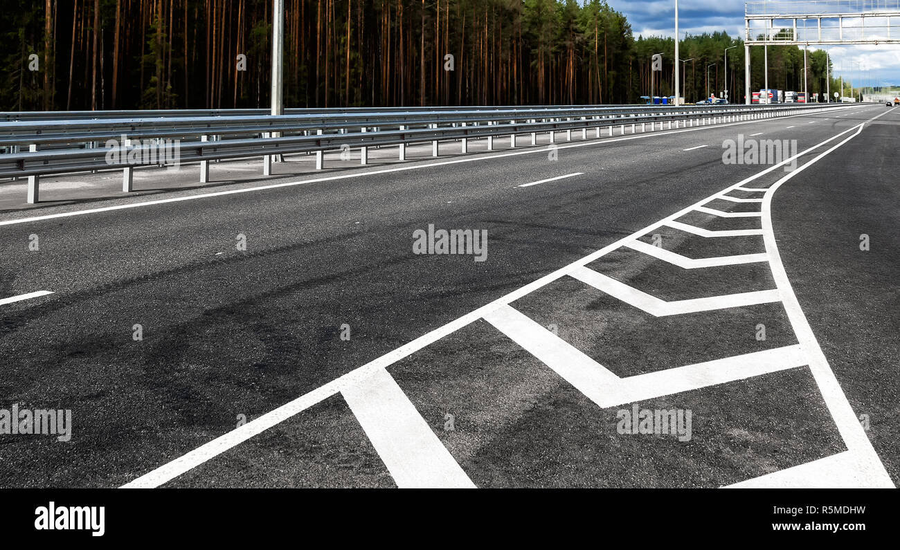 Road with lines hi-res stock photography and images - Alamy