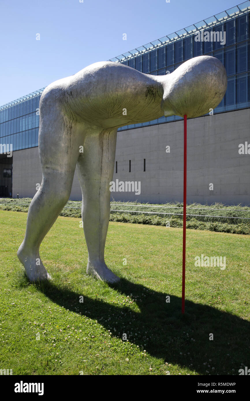 sculpture present continuous at the college of television and film ...