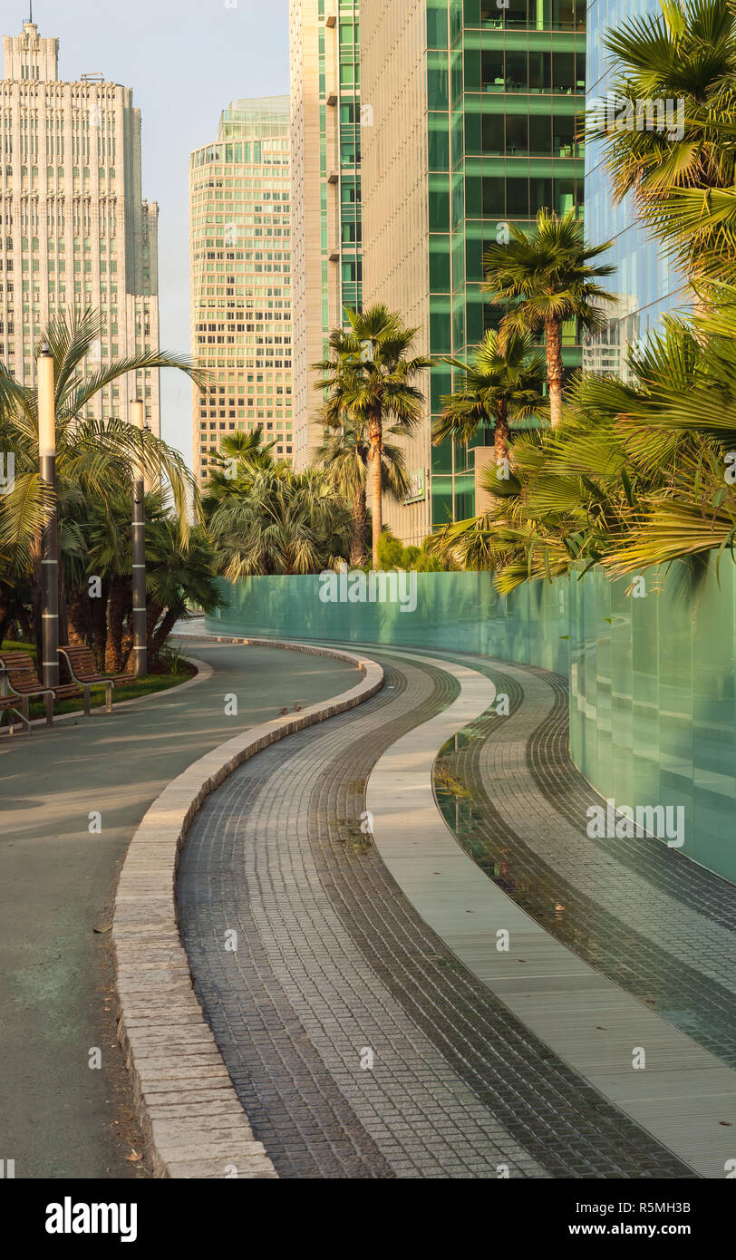 Salesforce Rooftop Park at the Salesforce Transit Building, California ...