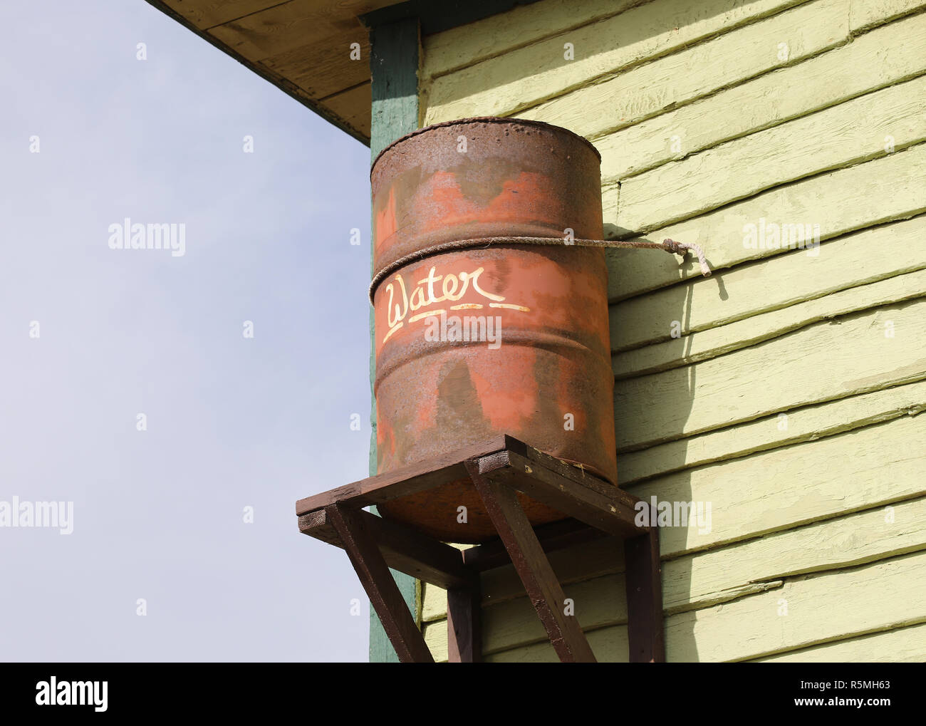 Old water barrel rope hi-res stock photography and images - Alamy