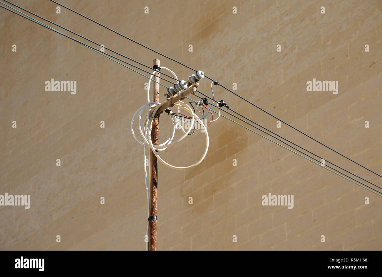 Tangled wires on power pole Stock Photo - Alamy