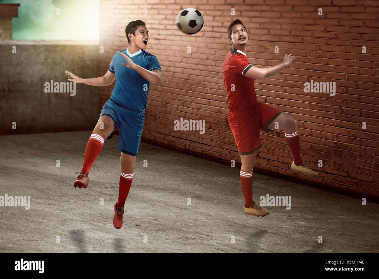 Soccer player header hi-res stock photography and images - Alamy