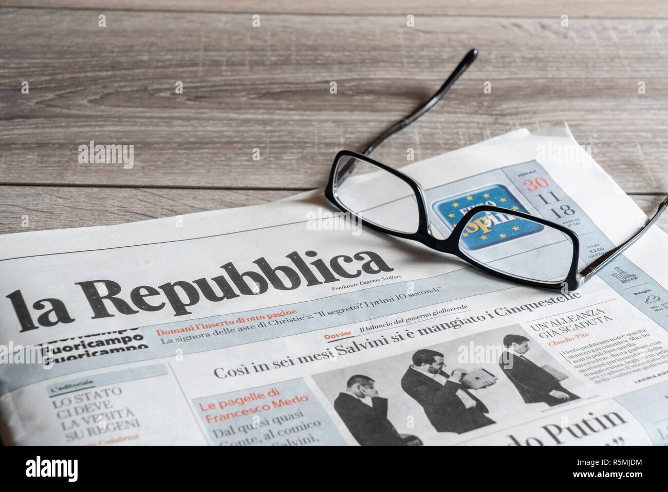 Italian Newspapers Stock Photos & Italian Newspapers Stock Images - Alamy
