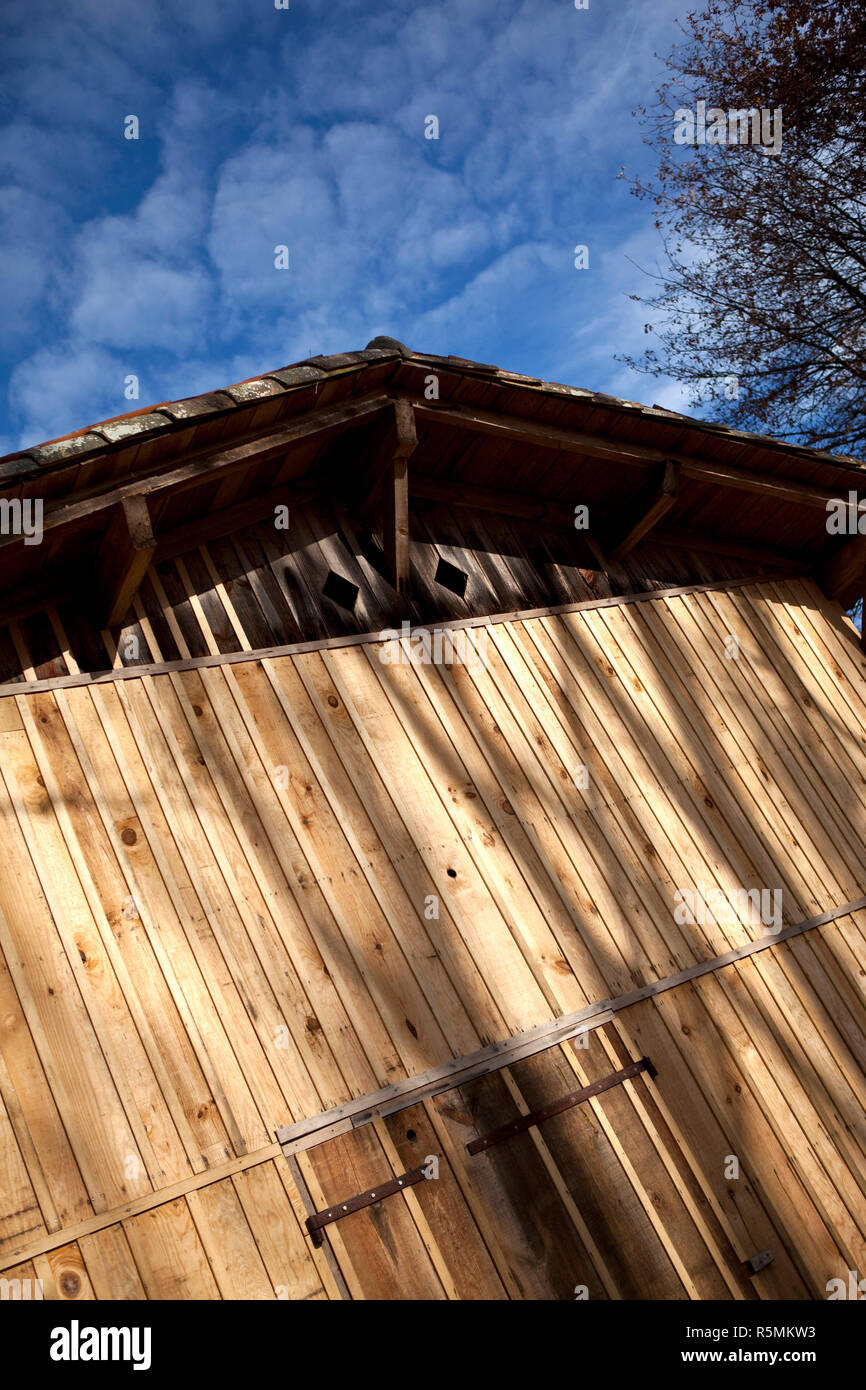 Wooden farm garage hi-res stock photography and images - Alamy