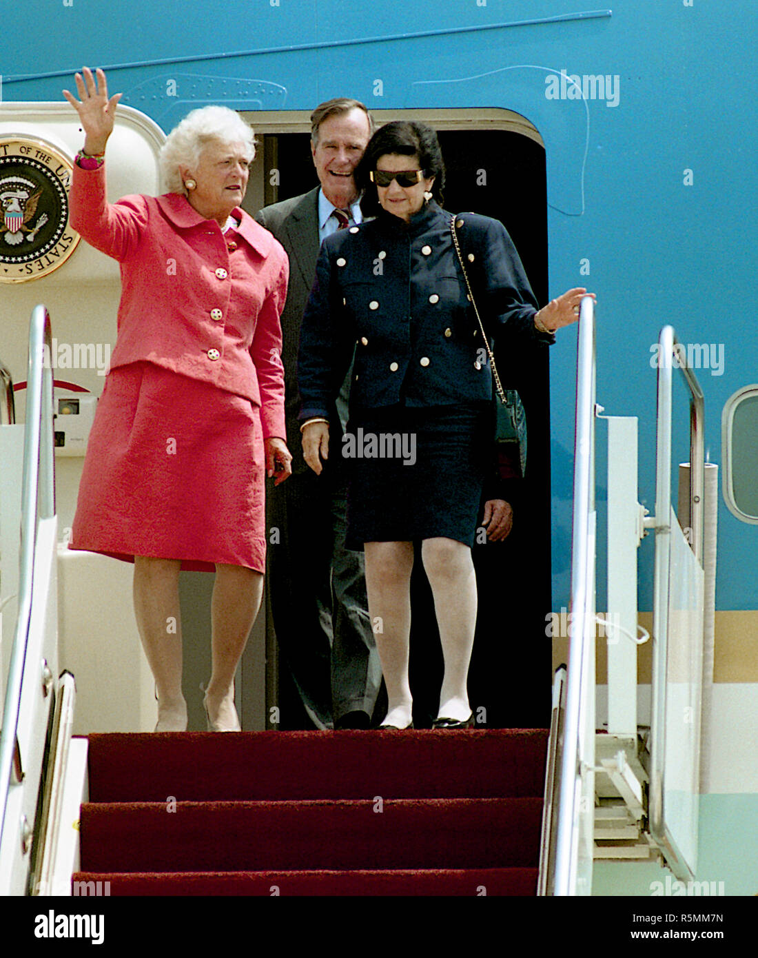 Camp Springs, Maryland. 8-11-1992 President George H.W. Bush along with ...